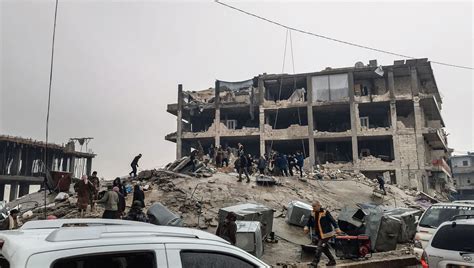En Images Des Séismes Font Des Milliers De Morts Et De Blessés En