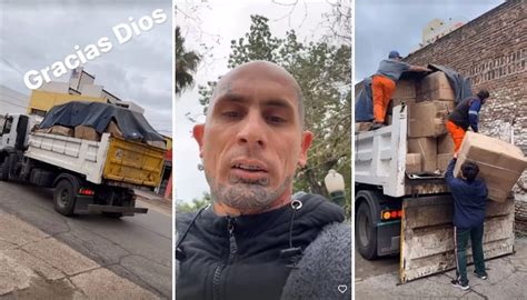 El Cantante De Ke Personajes Llenó Un Camión De Juguetes Y Los Regaló