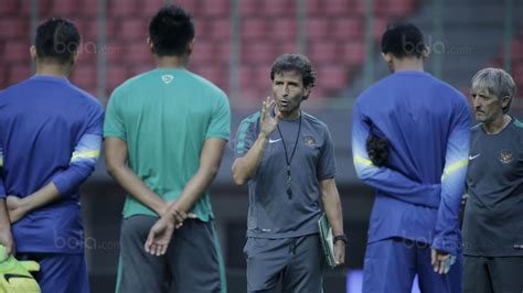 Luis Milla Fokus Taktik Di Hari Perdana Latihan Timnas Indonesia