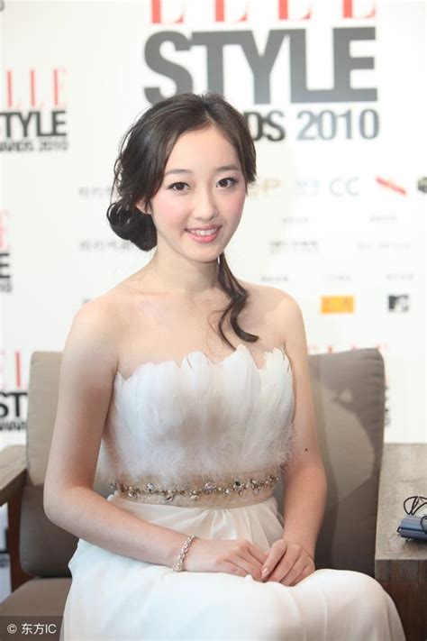 蔣夢婕出席活動，網友：這件禮服別出新裁，真的太美了 每日頭條