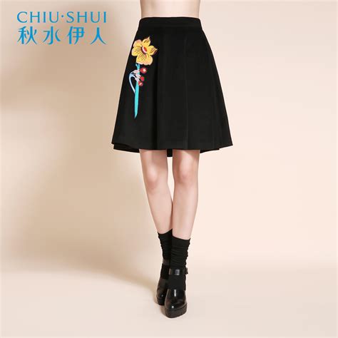 秋水伊人2015冬装新款女装简约毛呢贴布绣花中腰半身裙短裙秋水伊人官方旗舰店