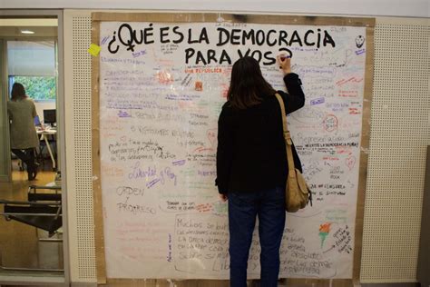 Un Registro De La Inauguración De Una Nueva Forma De Comunicación Política