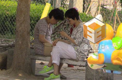孙俪带儿女现身游乐场 等等戴墨镜扮酷小花妹妹超萌 高清大图 手机凤凰网