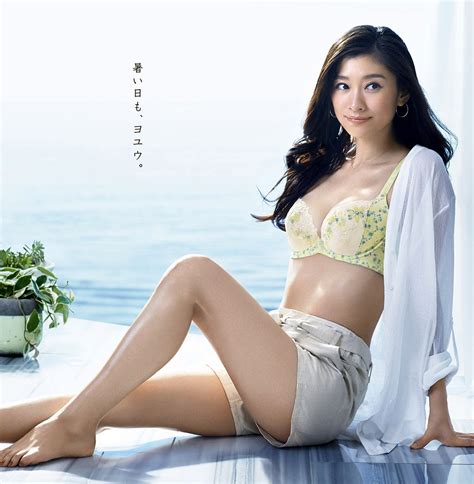 篠原涼子の服を脱ぎながら見せるパンティ 220709 エッチすぎるぐらぞうチャンネル
