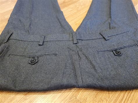 กางเกง Uniqlo มือ 2 ของแท้ 100 ขายาว ช 🎉ราคา 250 ฿ สี ลาย เทาดำ ทรง กระบอกเล็ก สภาพ