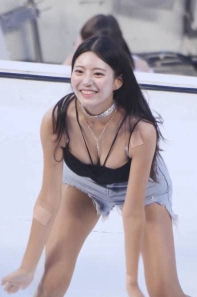 김짤닷컴 흰 셔츠 벗어주는 마보이 김이서 치어리더