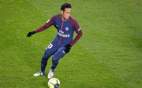 Psg Montpellier Neymar Titulaire Le Parisien
