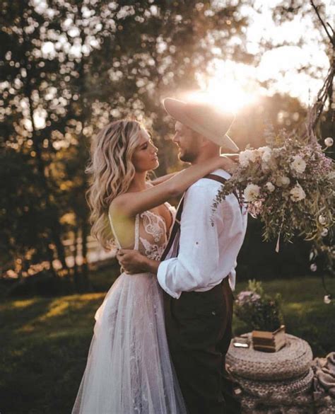 Sexy Deep V Neck Wedding Dress Backless Beach Wedding Dress