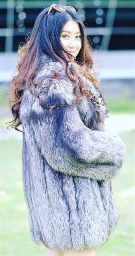 Silver Fox Asian Woman Faux Fur Fur Coat Oriental Womens Fashion