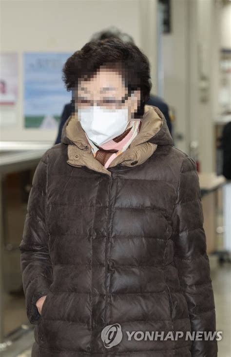 법정 향하는 윤석열 장모 연합뉴스