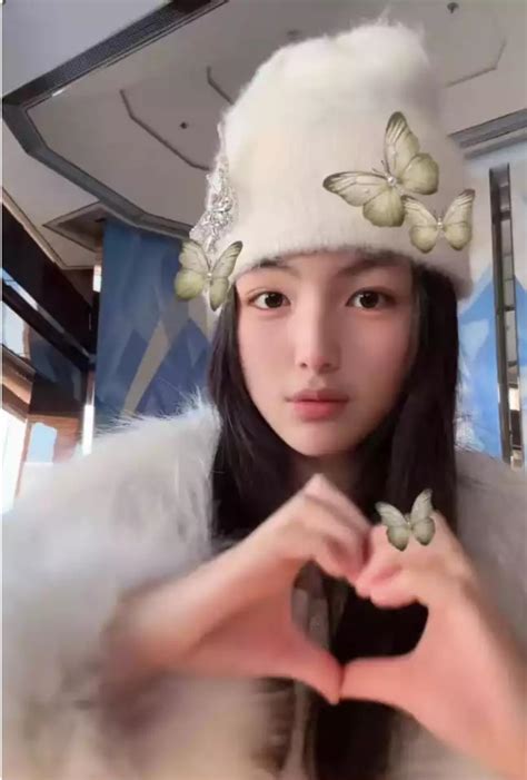 要复婚？李湘一家三口上海度假与王岳伦穿情侣装 娱乐新闻 温哥华天空 Vansky