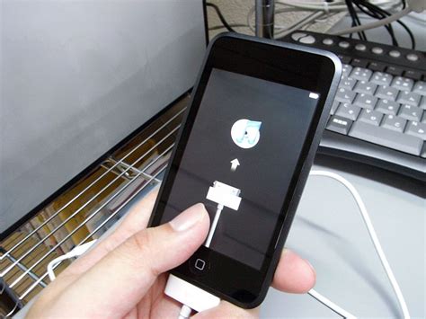 iPod touchが動かなくなる不具合の様子をムービー撮影してみた GIGAZINE