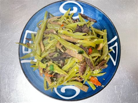 【家常菜扁豆炒肉丝的做法步骤图，怎么做好吃】香哈小厨下厨房