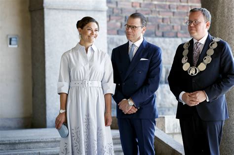 Vännernas Stora Glädje Efter Madeleines Nya Beslut Svensk Dam