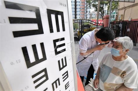 河北邯郸：全国爱眼日 关注眼健康 人民图片网