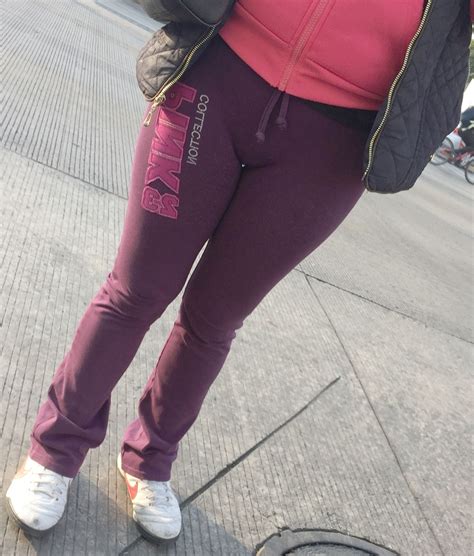Mujeres Sabrosas Marcando Cameltoe En Pantalones De Yoga Pegados