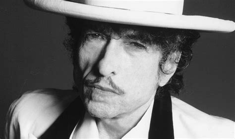 Dylan publica su cancionero "imprescindible" con algunas...