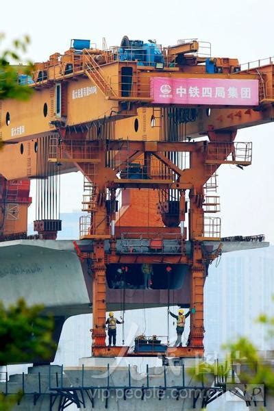 安徽合肥：合新铁路架梁忙 人民图片网