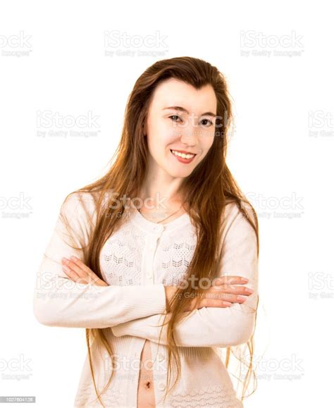 스튜디오에서 포즈를 취하는 흰색 바탕에 흰색 재킷에 긴 머리를 가진 아름 다운 여자 감정 가죽에 대한 스톡 사진 및 기타 이미지 가죽 감정 건강한 생활방식 Istock