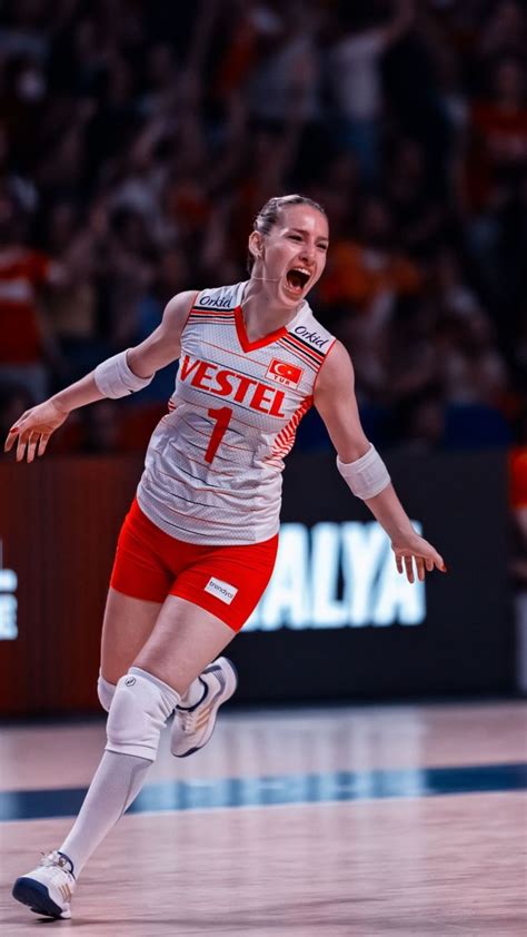 Gizem örge Voleybol oyuncuları Voleybol resimleri Voleybol
