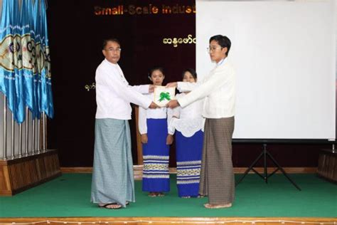 အရာထမ်းများ သမဝါယမနှင့်ကျေးလက်ဖွံ့ဖြိုးရေးဝန်ကြီးဌာန