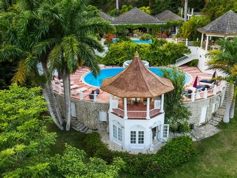 Splendorous Seaside Villa With Private Pool Hot Tub And Lush Gardens