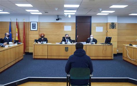 Condenado a años de prisión por grabar desnudas a modelos