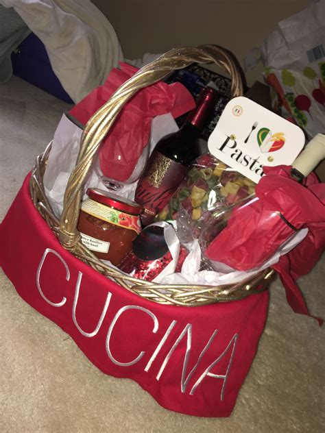 Couples T Basket Idea Couple Ts Basket Couple T Basket Ideas T Baskets