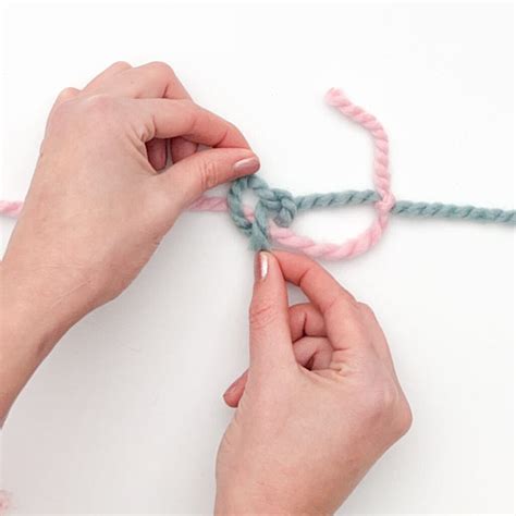 how to join yarn in crochet easy techniques explained hicrochet