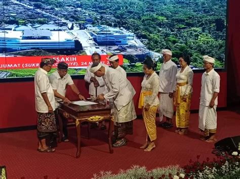 Koster Kukuhkan Pengurus Badan Pengelola Kawasan Besakih Karya IBTK