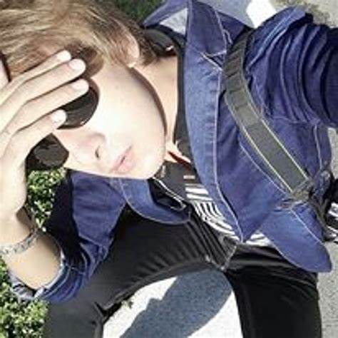 Stream D Moe Thit Music Listen To Songs Albums Playlists For Free