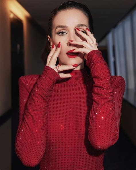 Natalia Oreiro Brilló Con Un Vestido Cut Out Con Foco En La Cintura Y Mucho Escote