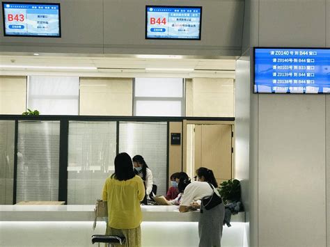 让办事群众少排队不排队 英山政务中心启用潮汐窗口 社会 新闻中心 长江网 cjn cn