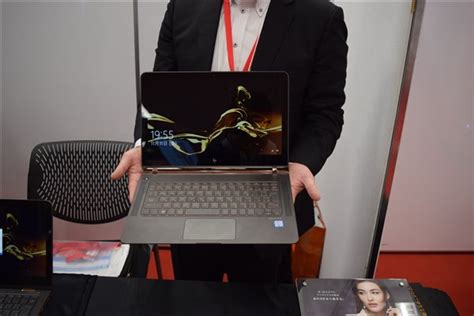 自宅でも外出先でもPCを使いたい人は インチが丁度いいです