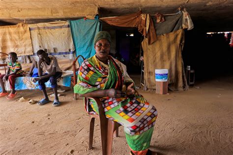 Download South Sudan Green Dress Woman Wallpaper