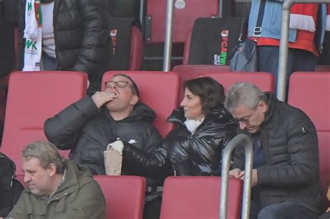 Popcorn Mit Freundin Eberl Sieht Wilden Bayern Sieg In Augsburg Express