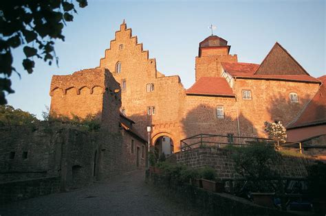 DEUTSCHES ELFENBEINMUSEUM: Burg Breuberg