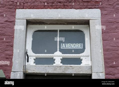 Maisons A Vendre Ou A Louer Affiche Sur Les Fenêtres House For Rent Or To Sale Poster On