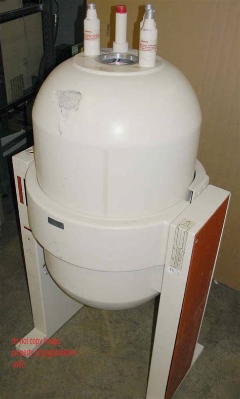 Varian Nmr Spectrometer W 5 Probes Superconducting
