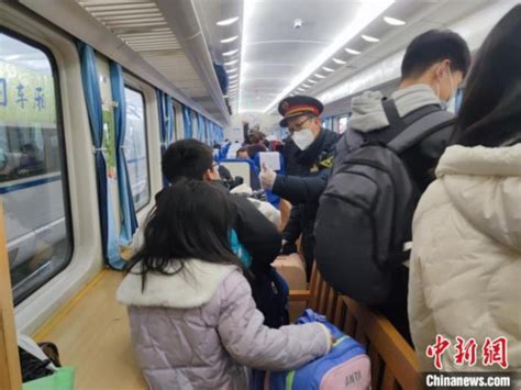重庆：“慢火车”上设立移动“学习车厢” 忻州在线 忻州新闻 忻州日报网 忻州新闻网