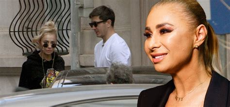 Prodanca E Darnic Tare Cu Iubitul Boxer I A Dat Limuzina Lui Ronald S I O Conduc S A