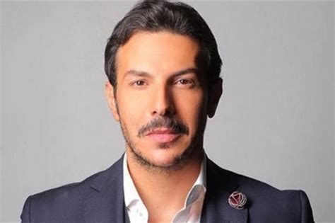 ابنة باسل خياط تضع له المكياج بفيديو عفوي وطريف شاهدوا شكله مجلة