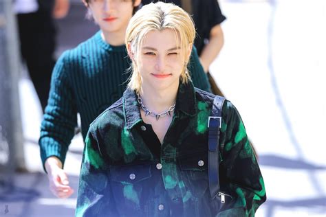 Felix on Twitter RT feelithx 우리 햇살이 따뜻함이 한가득 쏟아진다