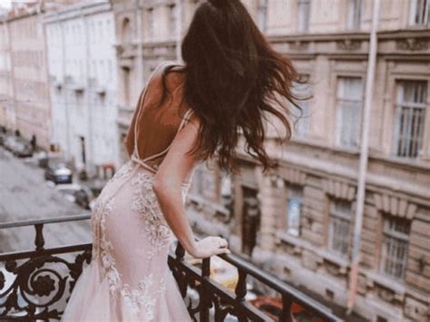 10 Sexy Prom Dresses That Will Grab Everyones Attention On The Dance
