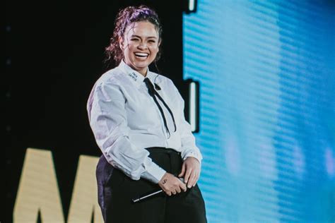 Luiza Martins anuncia 1ª turnê nos EUA OFuxico