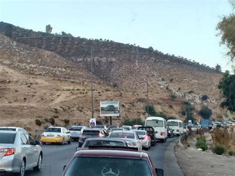 جو 24 أزمة سير خانقة على طريق إربد عمان