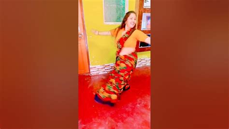 फूल है चमन का मैं कई बाहर की तेरे लबों पे लिख दे दास्तान प्यार की 😄😄