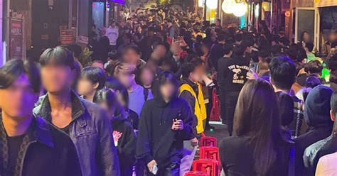 핼러윈 인파 몰리자 멈추지 마세요 이동하세요곳곳 안전관리 르포