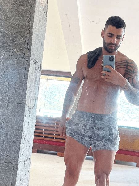 Gusttavo Lima mostra corpo sarado após treino em Angra dos Reis