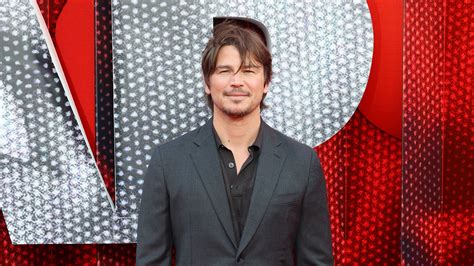 After 20 Years Josh Hartnetts Teen Heartthrob Hair Still Bangs